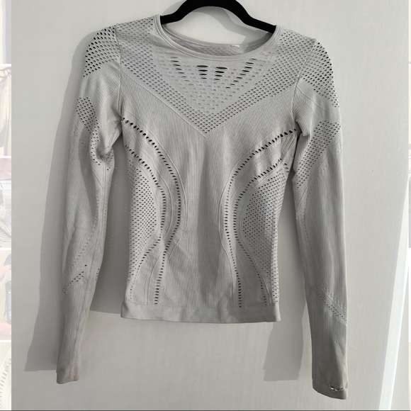 ALO Yoga | Tops | Alo Top | Poshmark